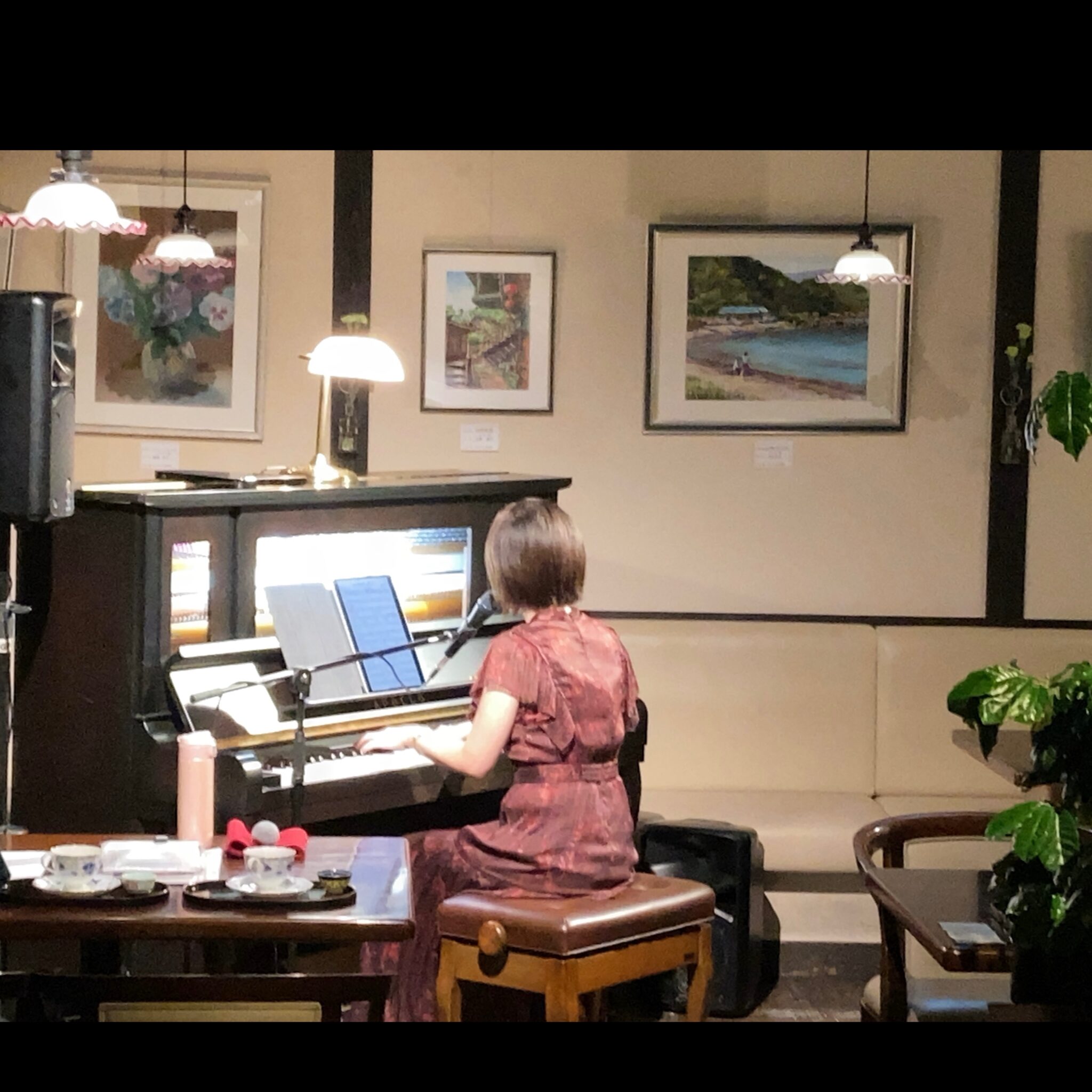 BemyさんによるPOPS LIVE 自家焙煎珈琲と癒しのピアノ弾き語り – 珈琲茶寮 珈楽庵（からくあん）